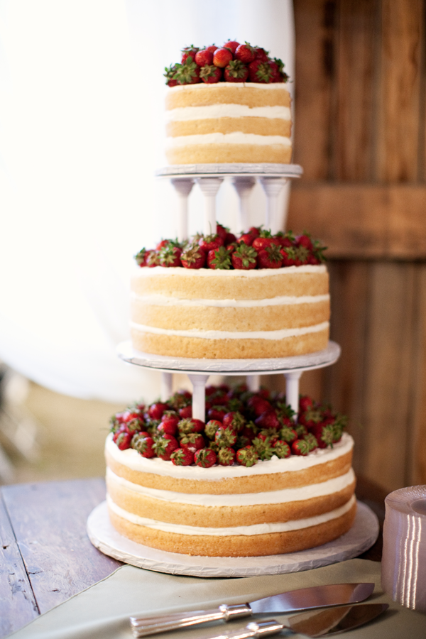 10 Sweet Strawberry Wedding Cakes - Romano`s Bakery
